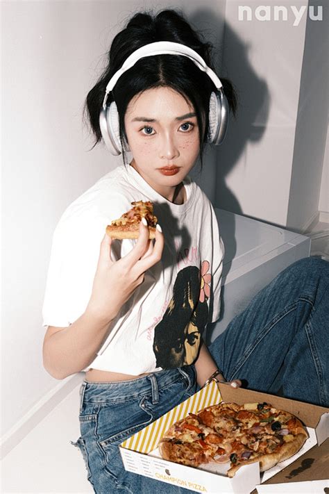 胶片y2k女孩 人像 颇可 胶片 美女 色彩 日系 人像