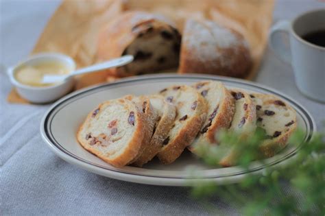 今日のパン ホシノ天然酵母で作る「くるみと干しぶどうのライ麦パン」 にがはっぱ