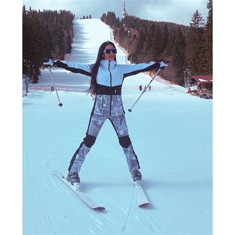 Татяна учи ските