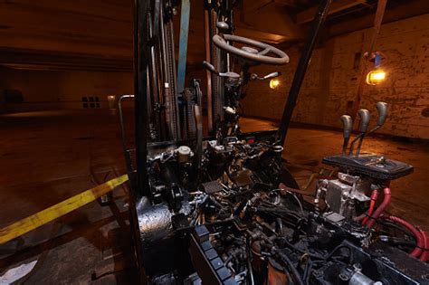 포크 리프트 수리입니다 전문 서비스입니다 자동차 리프트입니다 창 고 수송입니다 포크 리프트 트럭 로더입니다 산업 포크 리프트 트럭입니다 유압 리프트입니다 0명에 대한 스톡