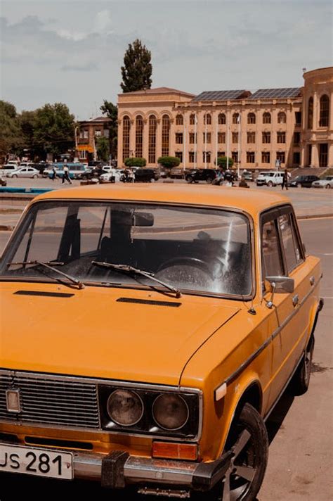 집 밖의 거리 거리 사진 건물 외장 건축 관광 광장 교통 규미리 시청 금리 낮 노란색 차 니콘 6 도시 거리 도시 경관 도시 전경 도시 풍경