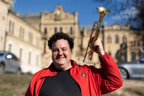 Iš Baltarusijos Pabėgusiam Timui Lietuvoje Geriau Nei Amerikoj Duonai Užsidirba Muzikuodamas