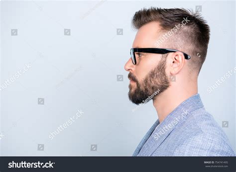 6 689 Imágenes De Man Glasses Side Profile Imágenes Fotos Y Vectores