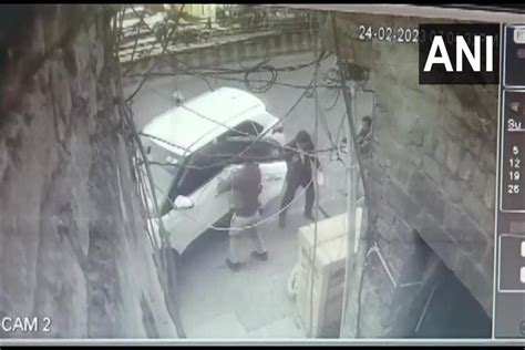 उमेश पाल हत्याकांडः अतीक अहमद के दो बेटे समेत कई लोग पुलिस हिरासत में गोली लगने से घायल गनर की मौत