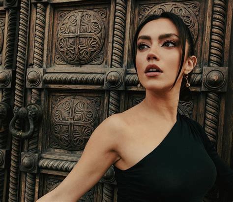 من هو حبيب ستيفاني عطا الله بطلة كريستال وكيف بدأت قصة حبهما؟ مجلة