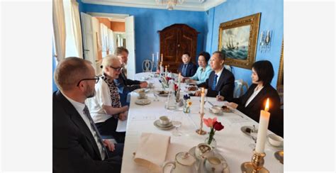 中国驻瑞典大使崔爱民会见哥特兰省省督戈尔尼茨卡等官员腾讯新闻