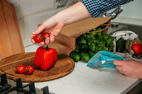 증폭 면역 건강 균형 면역 체계를 위한 건강 식품 면역 자극 및 바이러스 보호를 위한 건강한 천연 채소 과일 시리얼 및 견과류 균형에 대한 스톡 사진 및 기타 이미지