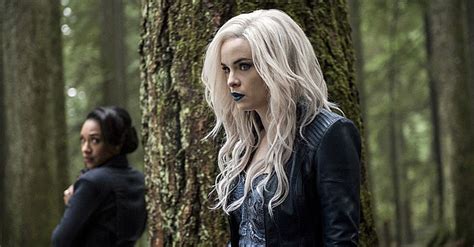 The Flash Ep Promises More Earth 2 Killer Frost In Season 2