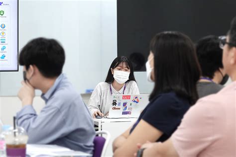 Culture 클라우드 전문가의 코칭을 받는 행사가 있다 클루커스