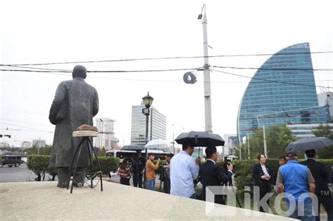 Р Булгамаа С Зориг агсны хөшөөг чулуугаар даруулсан сандалд гинжилсэн нь санаатай үйлдэл байхыг