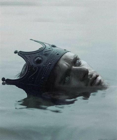 Tux Man adlı kullanıcının Maska panosundaki Pin | Portre, Ilham, Manzara