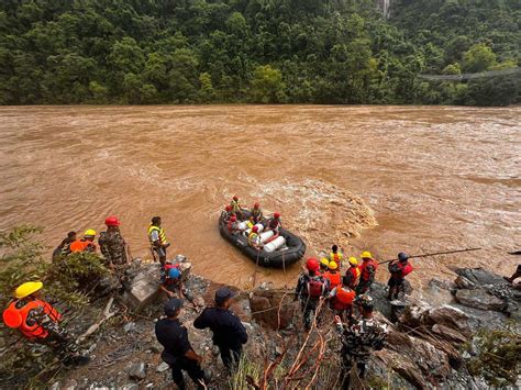सिमलताल बस दुर्घटना त्रिशूलीमा हराइरहेका ११ जनाको शव भेटियो News Of