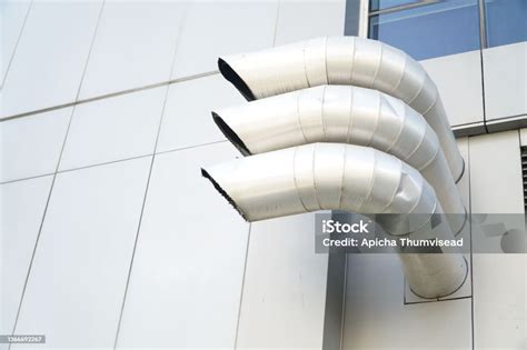 벽에 에어컨 및 환기 시스템의 공기 환기 덕트 야외 환기 덕트 야외에 대한 스톡 사진 및 기타 이미지 야외 관 튜브 담배 파이프 Istock