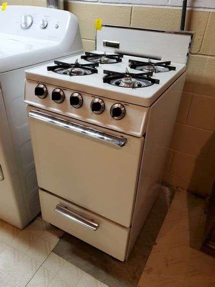 Very Clean Hardwick Apartment Size Gas Stove With Oven Perfect For