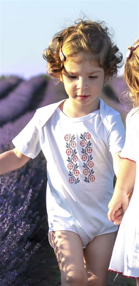 Бебешко боди с шевица Боди с народни мотиви от Веникс