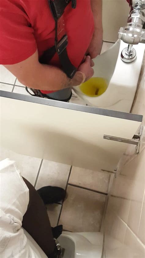 Th Successful Urinal Spy Attempt ThisVid