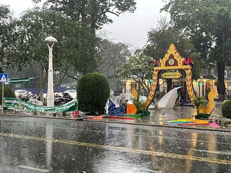 លោក ហ៊ុន ម៉ានី ចូលរួមរំលែកទុក្ខដល់ក្រុមគ្រួសារដែលស្លាប់ដោយសារត្រូវផ្ទាំងកាត់ទទឹងផ្លូវសង្កត់លើ