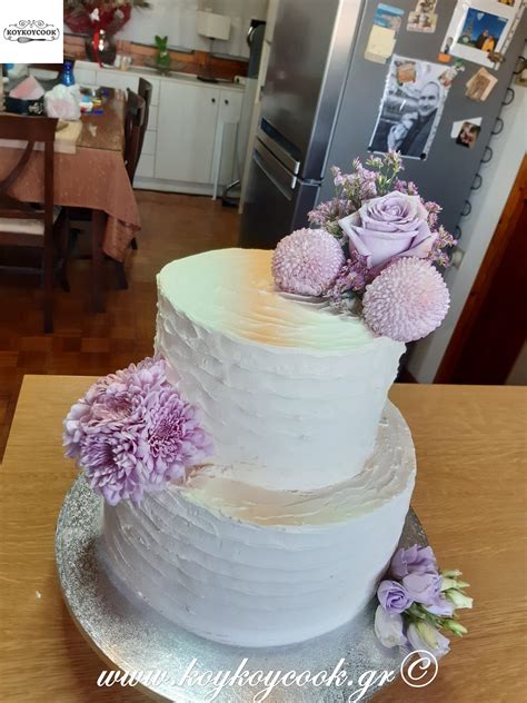 ΝΥΦΙΚΗ ΤΟΥΡΤΑ ΜΕ ΒΟΥΤΥΡΟΚΡΕΜΑ ΛΕΥΚΗΣ ΣΟΚΟΛΑΤΑΣ ΚΑΙ ΦΡΕΣΚΑ ΛΟΥΛΟΥΔΙΑ Koykoycook