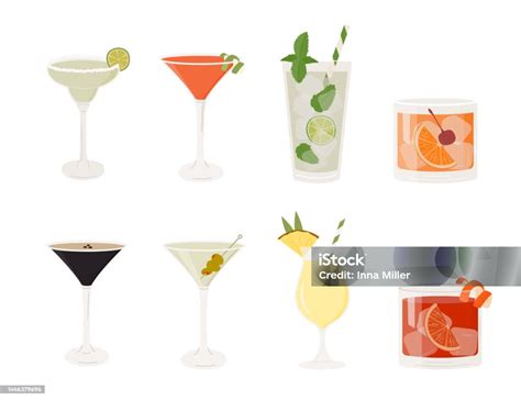 클래식 칵테일 세트 다양한 안경에 다른 알코올 음료 여름 식전주 모히토 스프리츠 피나 콜라다 마티니 다이키리 코스모폴리탄 알코올