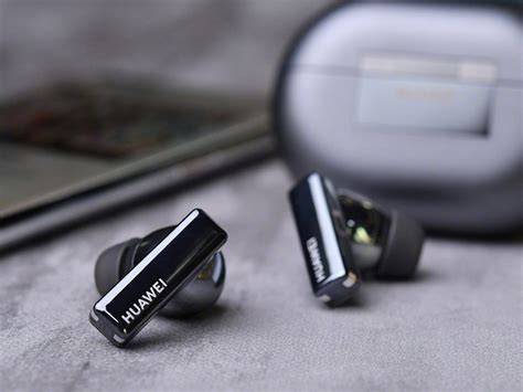Флагманские наушники Huawei FreeBuds Pro на первых «живых» фото