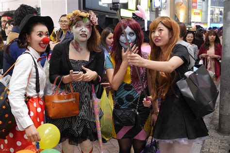 Cold Noodles And Hot Sak Halloween In Shibuya Lots Of Photos