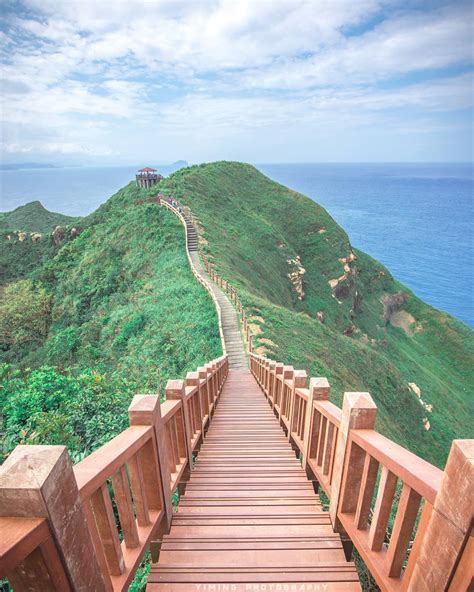 東北角之友 【東北角的小長城】 「鼻頭角步道」全長約3 5公里 一共分為三段： 「鼻頭角燈塔步道」 Facebook