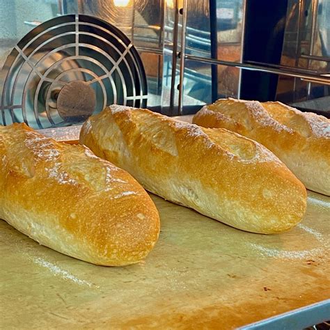 커크베이커리 • 수제빵집 • 쌀가루 • 유기농밀가루 안녕하세요🙋🏻‍♀️ 문 활짝 열고 기다리고 있는 커크베이커리입니다 다름이 아니라 오늘414부터 다음주 월요일