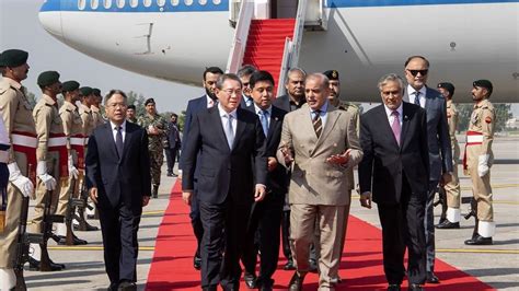 Ли Цян отпътува от Виетнам за среща на правителствените лидери на ШОС в Пакистан