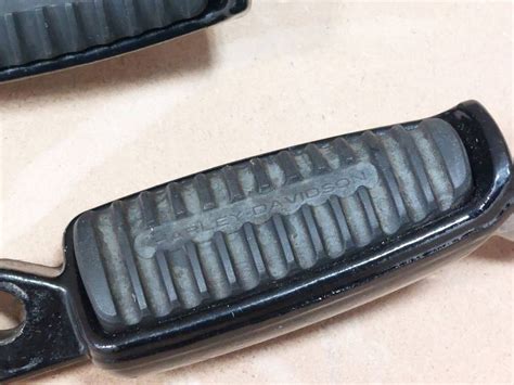 Hd143 ハーレーダビッドソン スポーツスター 純正 ウエアペグ付き フットペグ 33134 07caz 33135 07caz 品
