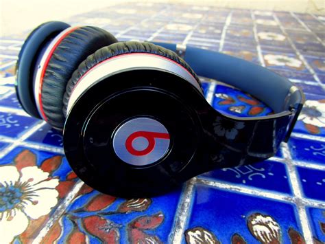 Beats Wireless Bluetooth On Ear Headphones Review Big Sound Big Style Even Bigger Price