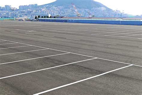 여객 터미널의 대규모 야외 주차장 전경 유토이미지 상세페이지 베이직샵 20574735