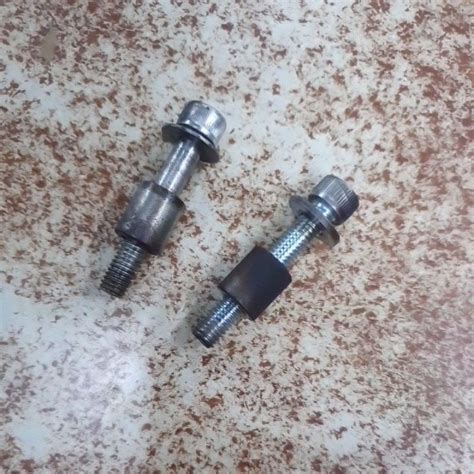Screw 2pc For Yamaha Lc V1and Lc V2 V7 And Y15zr Andy16zr Givi Heavy Duty Rack {used} Shopee Malaysia