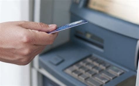 Апаши откраднаха дебитна карта в Бяла Слатина източиха над 1200 лева