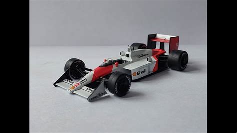 ფორმულა 1 ის ლეგენდის აირტონ სენას მაკლარენის განხილვა საკოლექციო