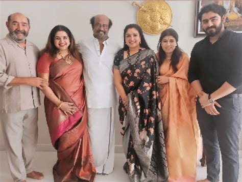 நடிகர் விஜயகுமார் பேத்திக்கு திருமணம் திரைப் பிரபலங்கள் யாருக்கெல்லாம் அழைப்பு தெரியுமா