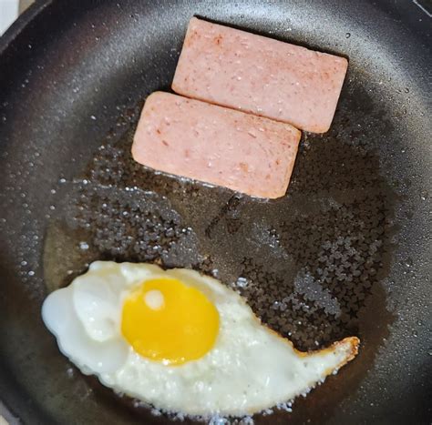 색다른 매력의 계란후라이 스팸 라면 만들기