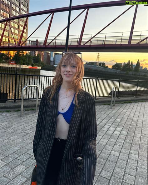 Actress Amybeth Mcnulty Hd Instagram Photos And Wallpapers August 2023