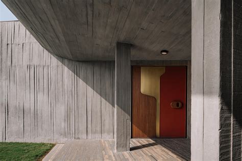 Enclosure In Gujarat Lends Depth Form And Meaning To Amorphous Architecture