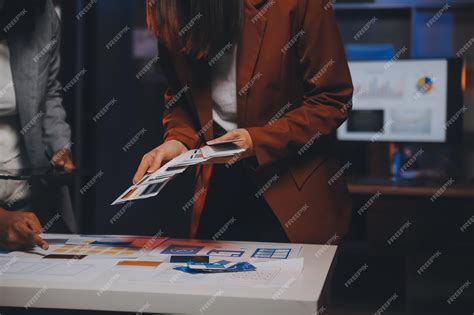 Premium Photo Team Of Ui Ux Web Designer Are Working Together To Develop Mobile Responsive