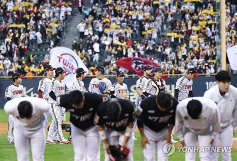 준po 2차전 승부처 Lg는 도루 신기록 Kt는 실책 타이명확했던 승인과 패인
