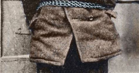 쇠사슬 묶인 안중근…韓 사진 수집한 대만 컬렉터 운명이었다 Dprime