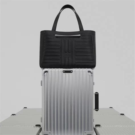 Rimowa In Qatar Luxury Shopping Experience Place Vendôme Qatar