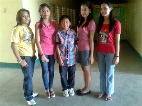 Этого воспитателя детского сада часто путают с ребёнком из за его детского лица