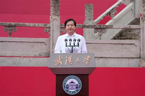 武大毕业典礼上雷军谈四度跨界创业武大给了我勇气 荆楚网 湖北日报网