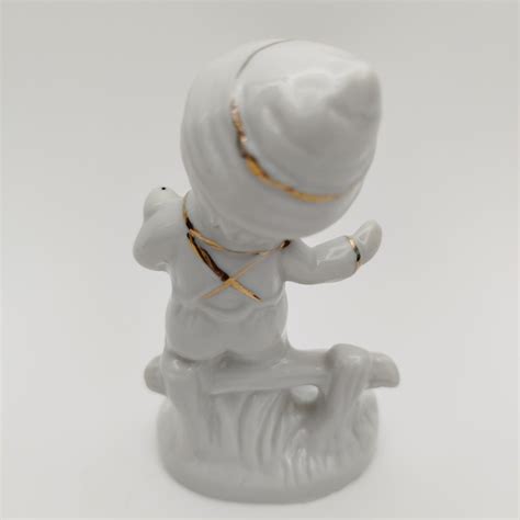 Статуэтка Мальчик с кроликом фарфор роспись золочение Западная Европа 1980 2000 гг