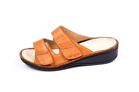 Дамски чехли от естествена кожа