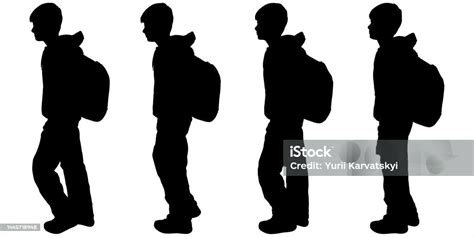 자식 기호입니다 배낭을 멘 아이의 실루엣 초등학교 또는 중학교에 가는 소년들의 그림 흰색으로 고립 된 행복한 학생들 배낭이나 가방을 든 아이들의 컬렉션 실루엣에 대한 스톡