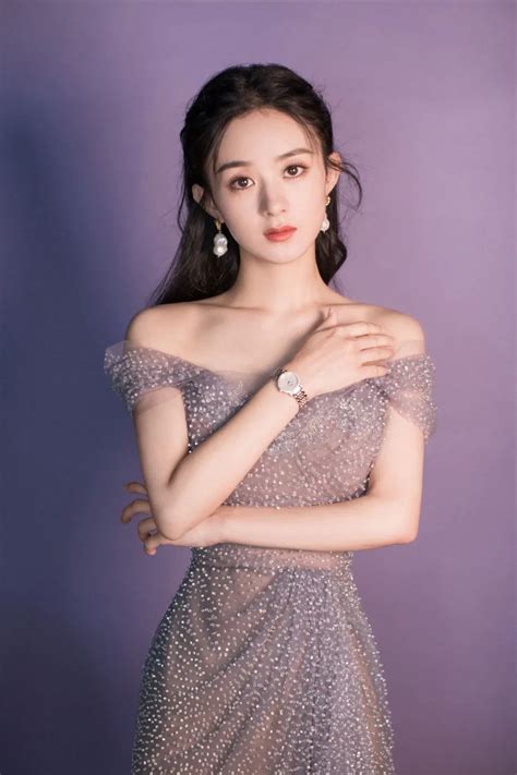 快讯 杨幂封面、赵丽颖活动、王源写真、程潇大片 文娱排行榜
