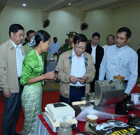 နိုင်ငံတော်စီမံအုပ်ချုပ်ရေးကောင်စီဥက္ကဋ္ဌ နိုင်ငံတော်ဝန်ကြီးချုပ်ဗိုလ်ချုပ်မှူးကြီး မင်းအောင်လ