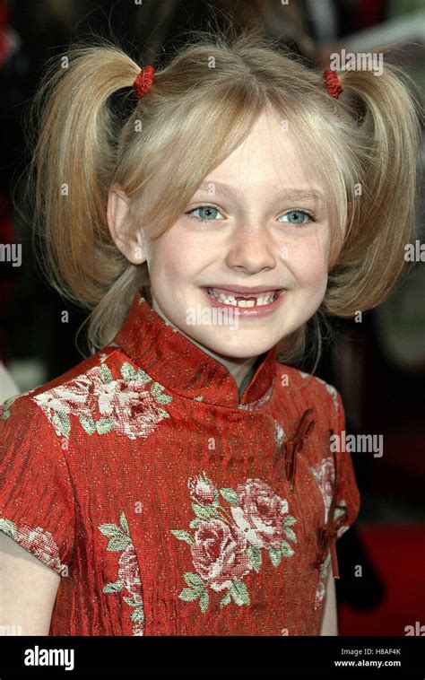 Dakota Fanning Dr Seuss The Cat In The Hat Citywalk Universal Studios